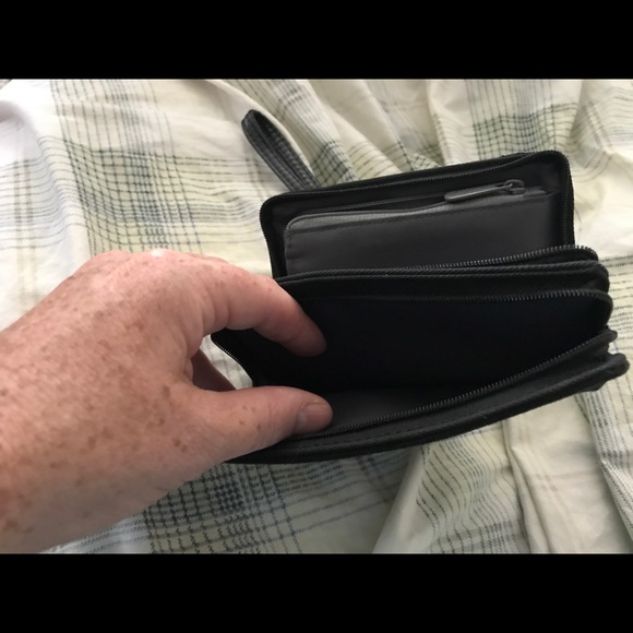 Thirty One Gifts | Accessories | Thirty One Everyday Wristlet Wallet ...